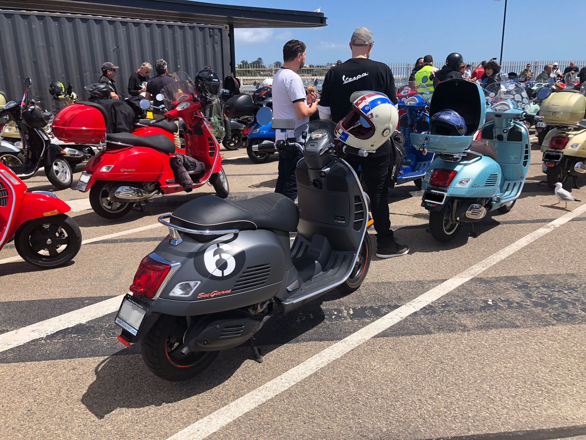 Modern Vespa : Share Pictures of Your Beloved Vespas Here