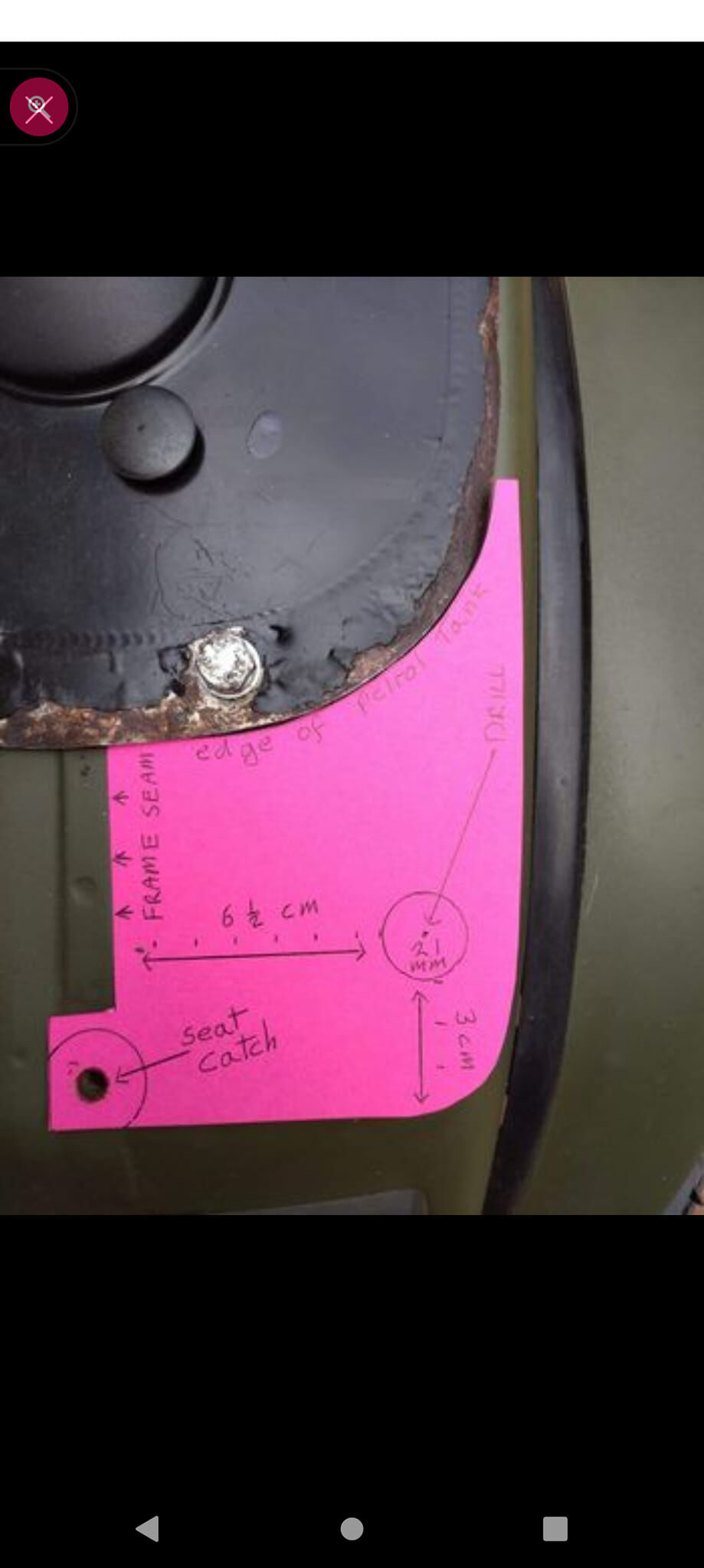 Modern Vespa : Removing the rear shock mount without removing the fuel tank