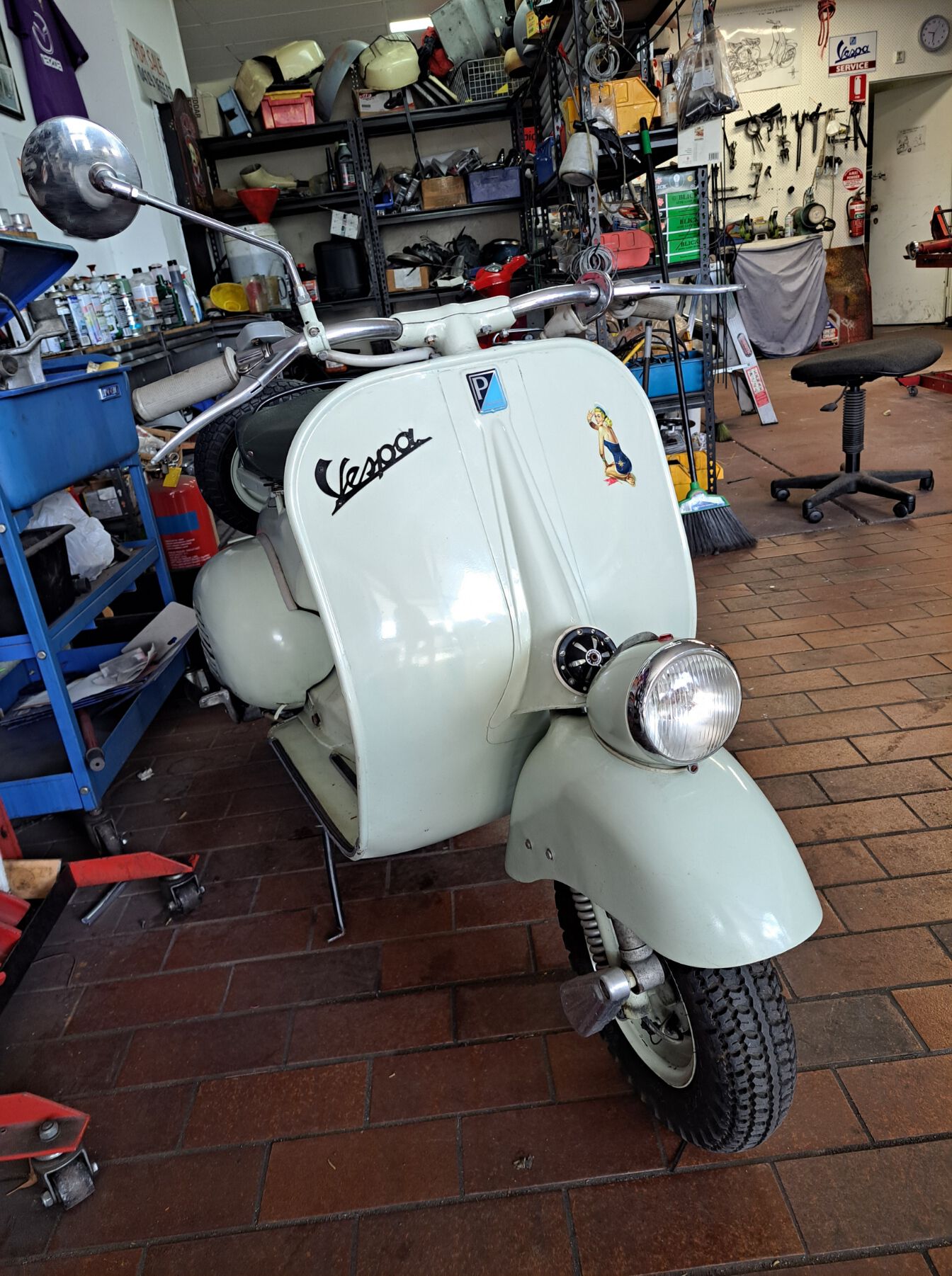 Modern Vespa : Wide frame - large frame and MotoVespa