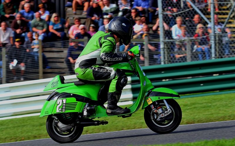 Modern Vespa : Crazy Top Speeds