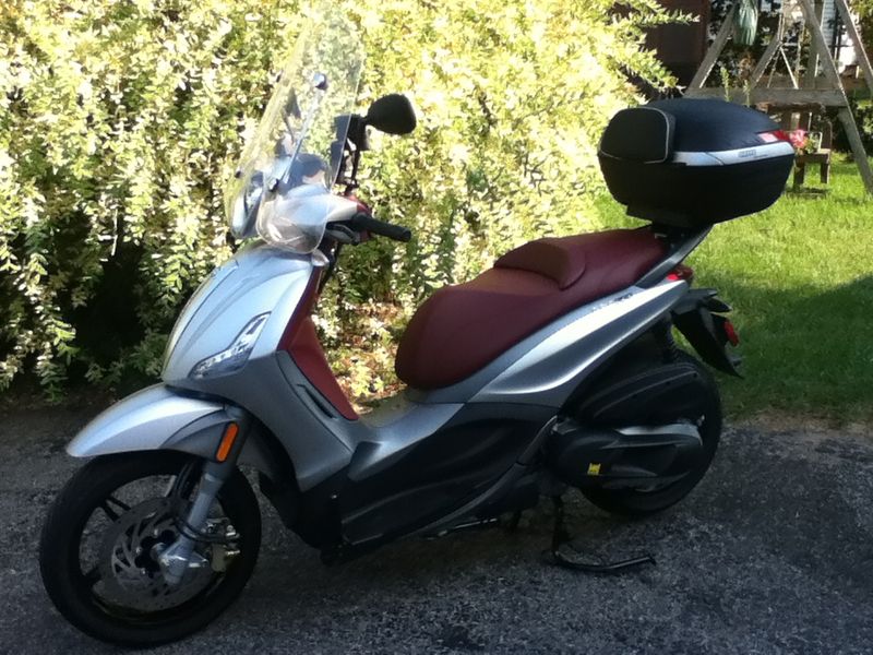 Modern Vespa : Quality of Piaggio top boxes