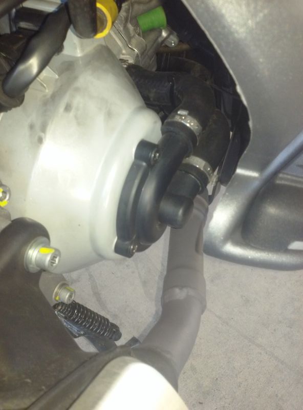 Modern Vespa : Location of Oil Pressure Sensor on Piaggio BV