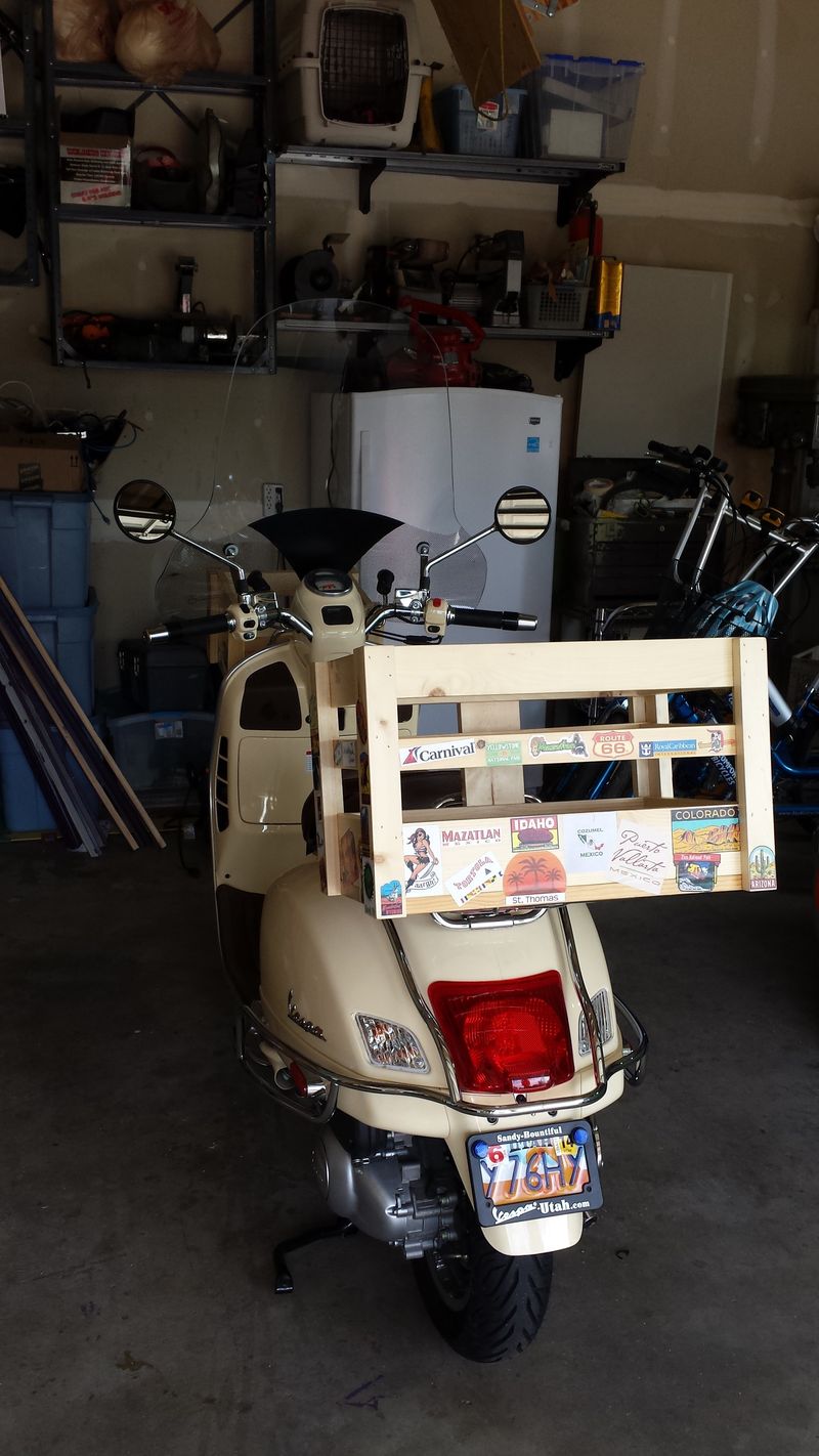 Modern Vespa : Show the backside of your scooter