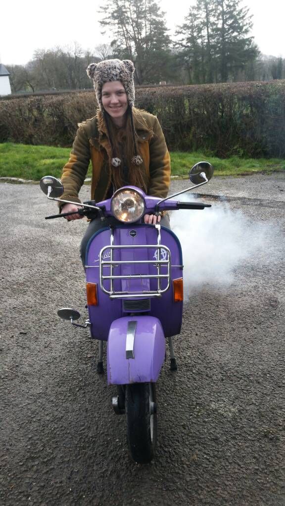 Modern Vespa : Scooter girl of the day