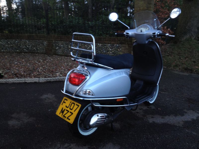 Modern Vespa : My LX and modifications (running thread)