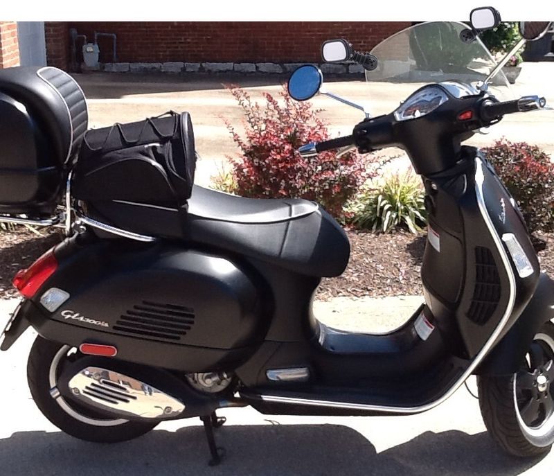 Modern Vespa : Saeng SS mirrors on vespa GTS300 flyscreen
