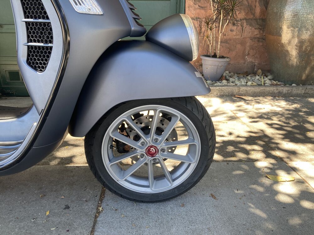 Modern Vespa : SIP Pordoi 13" rims on Sei Giorni