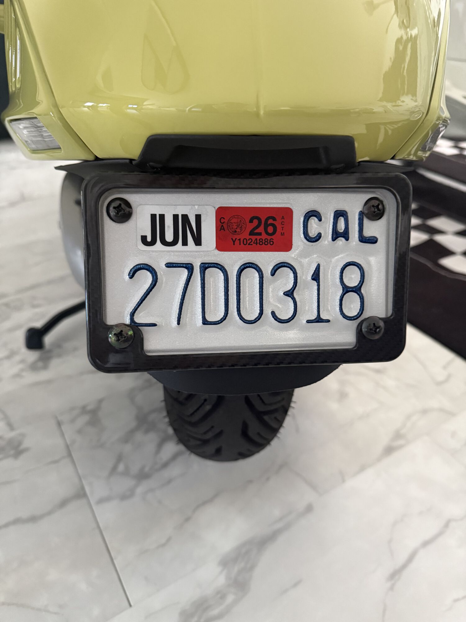 Modern Vespa : 946 License Plate Mod