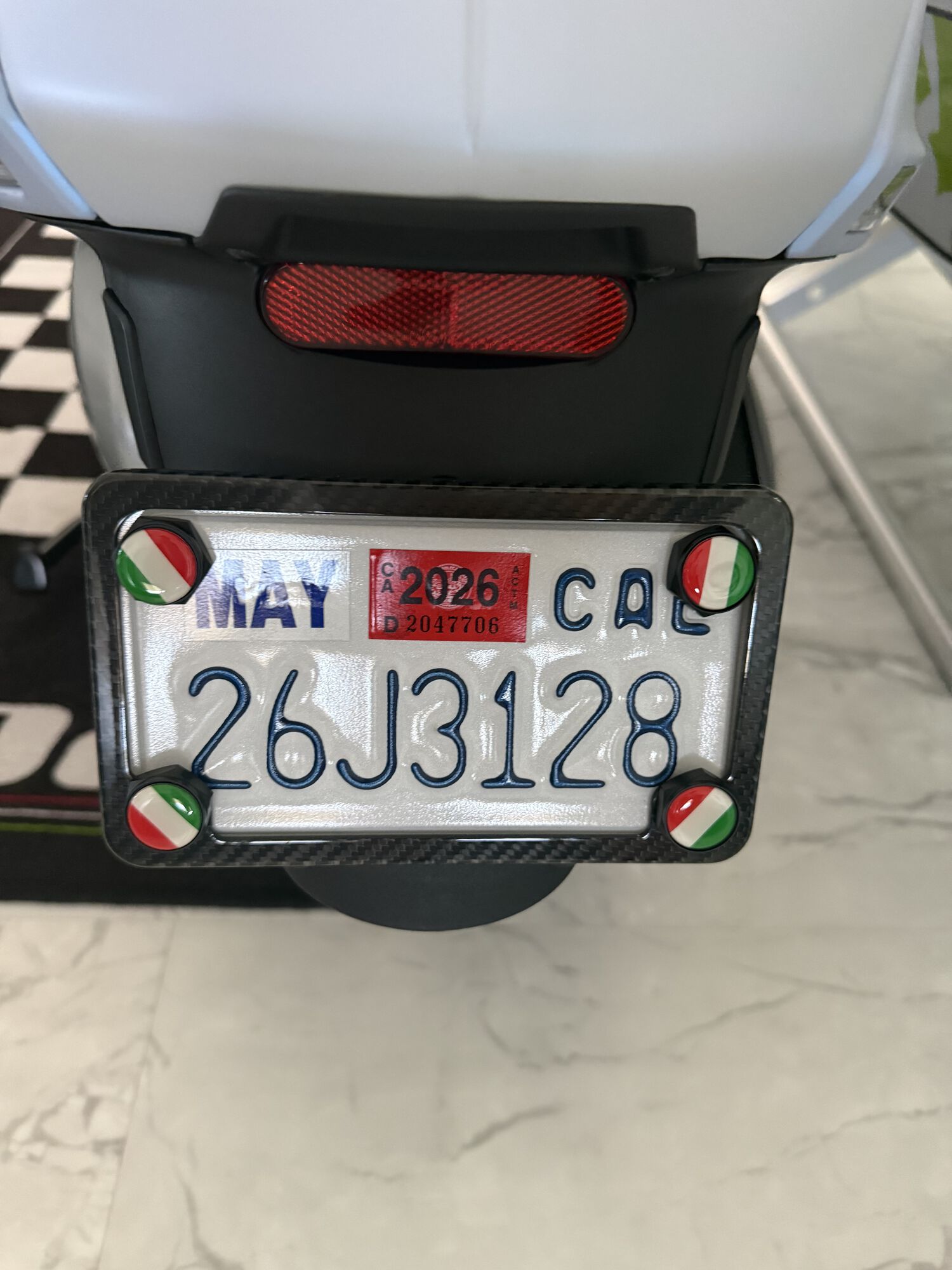 Modern Vespa : 946 License Plate Mod
