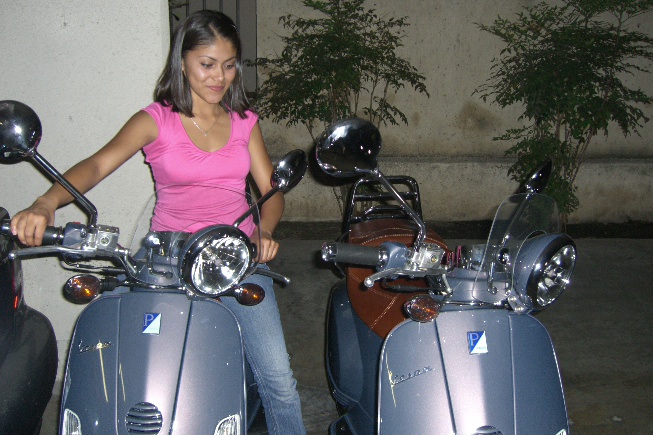 Modern Vespa : The Crazy Couples New Vespas