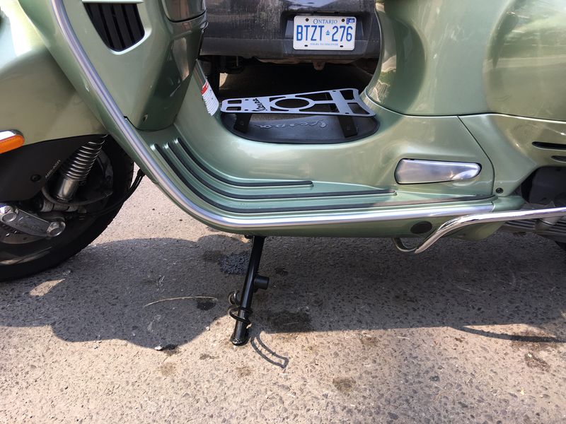 Modern Vespa : Side stand