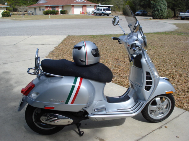 Modern Vespa : GTS 250 on Freeway?