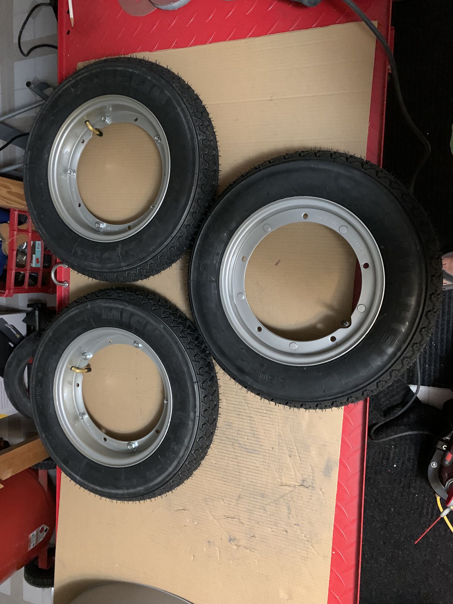Modern Vespa : Repainting Rims Etc