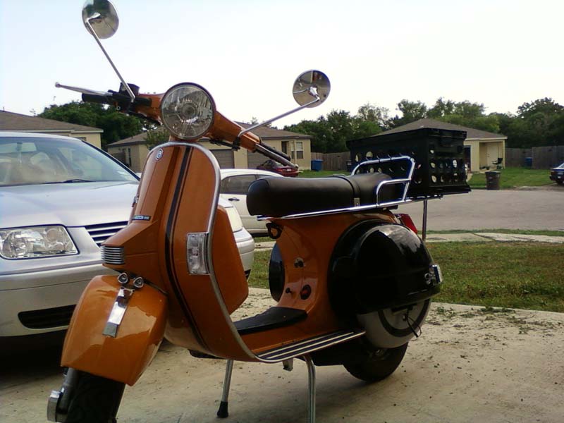 Modern Vespa : GTS reflective racing stripes