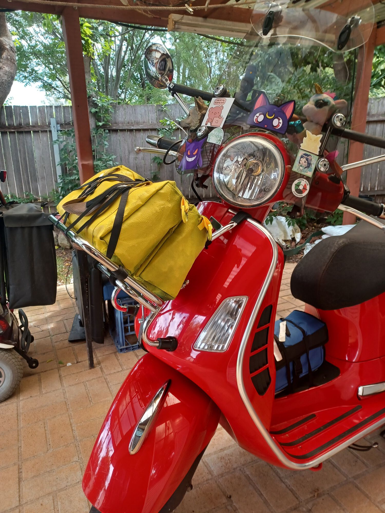Modern Vespa : Front rack on a GTS 250
