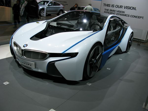 Modern Vespa : SSR: Do Vespa Drivers Also Have "Unique" Cars