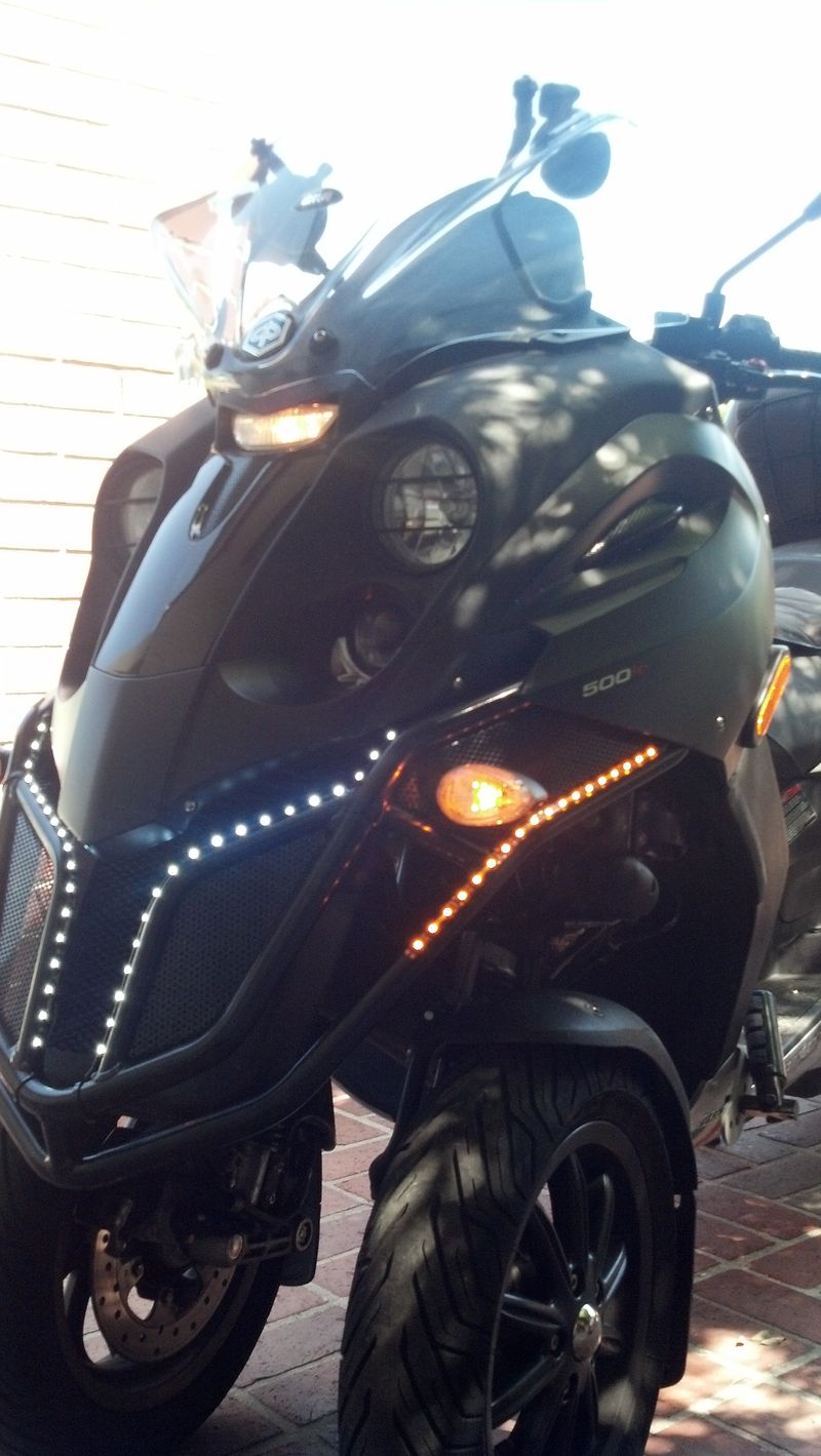 Modern Vespa : LED Light strips added to front of 500
