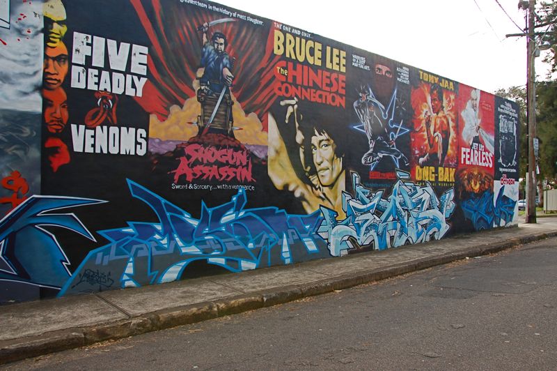 Modern Vespa : Show us your city's best graffiti and your scoot!