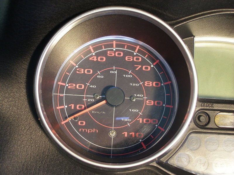 Modern Vespa : GPS Speedometer and Voltmeter