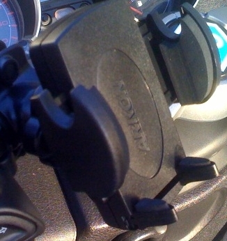 Modern Vespa : GPS Phone Mount