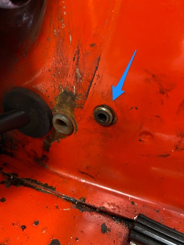 Modern Vespa : bit confused with latch