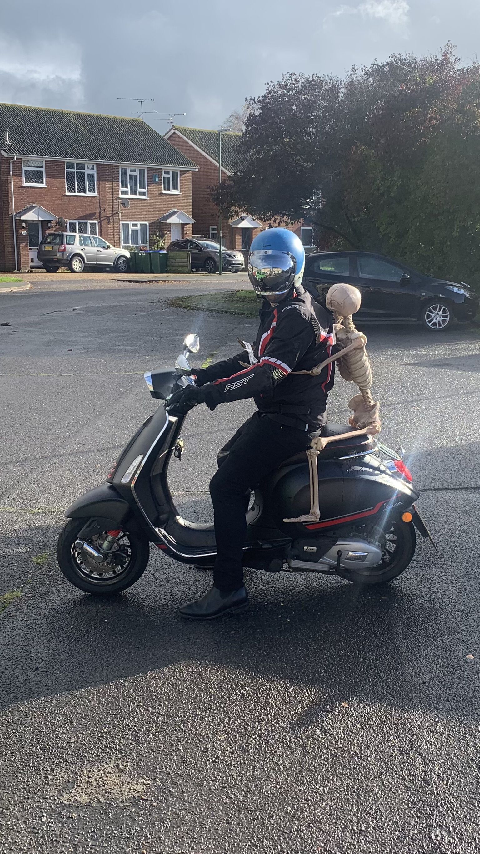 Modern Vespa : Halloween ready!