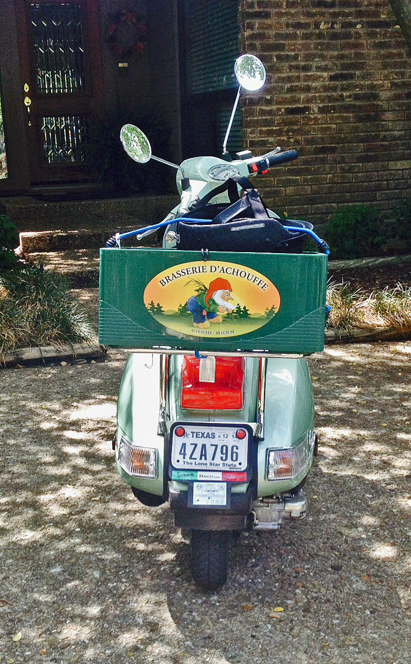 Modern Vespa : Show the backside of your scooter