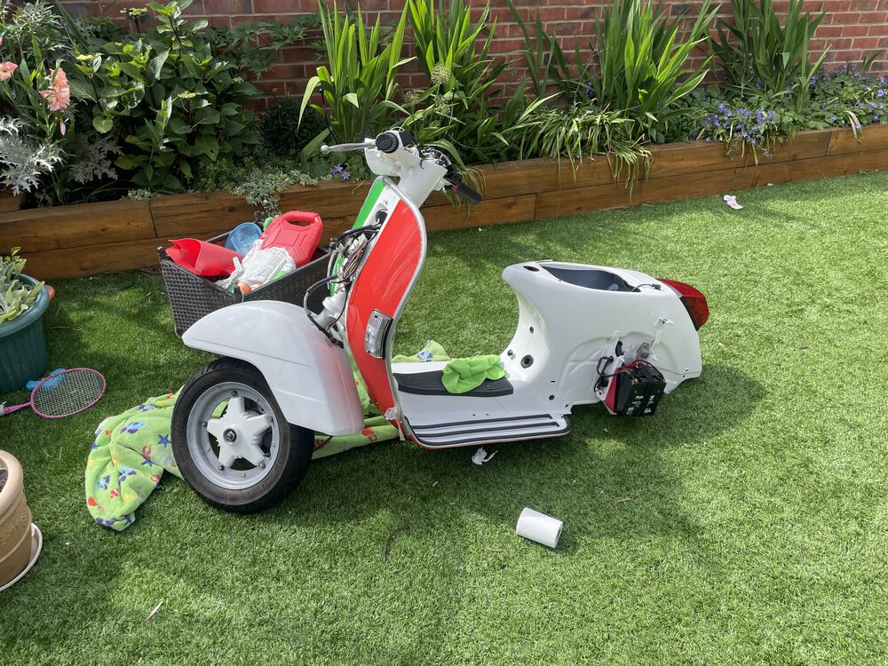 Modern Vespa : PX Rusty Frame / Restoration