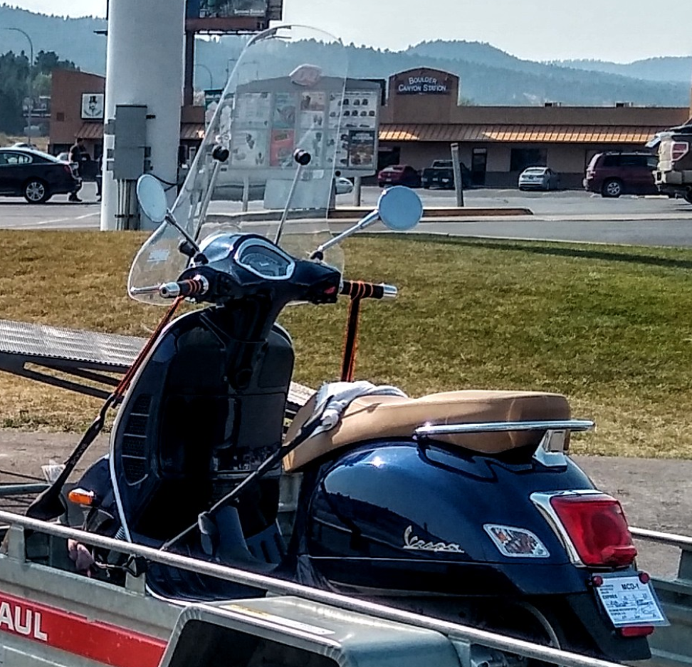 Modern Vespa : GTS windshield question