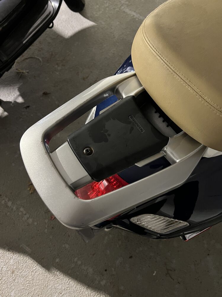 Modern Vespa : GT200 UGLY STOCK REAR RACK