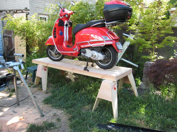 Modern Vespa : Joint Venture scooter-bench