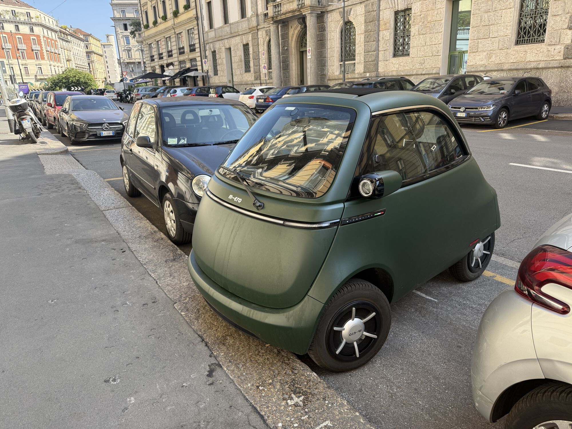 Modern Vespa : [SSR] Microcars of Milan