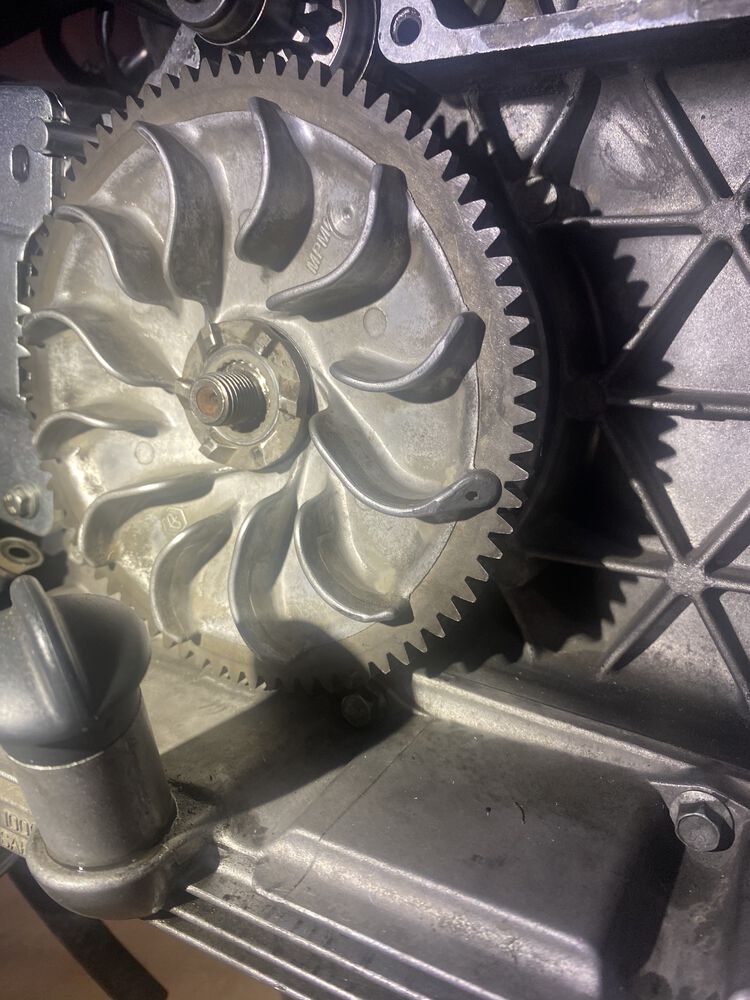 Modern Vespa : Et4 new malossi variator grinding noise