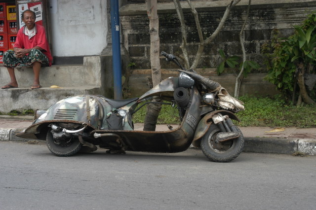 Modern Vespa : Best Rat Bike & Low Rider Scooter Competition