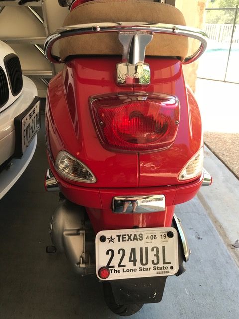 Modern Vespa : License plate size reduced! Yeehaa