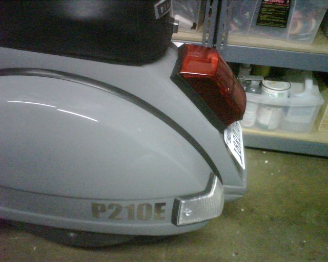 Modern Vespa : PX: Replacing US tail light with Euro tail light - need help