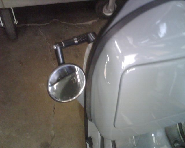 Modern Vespa : Mirrors on Vespas