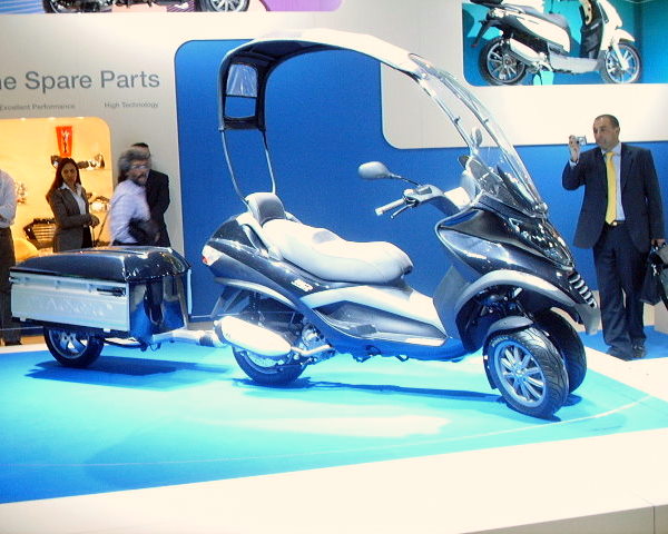 Modern Vespa : Did anyone buy the Piaggio Top Box yet?