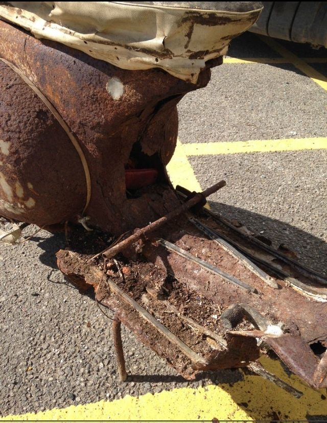 Modern Vespa : Much rust
