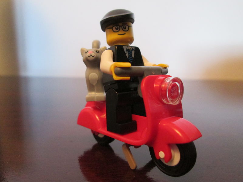 Modern Vespa : NMVR - Lego scooters!