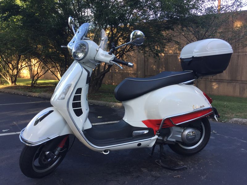 Modern Vespa : 2009 Vespa GTS 250 with 10k miles
