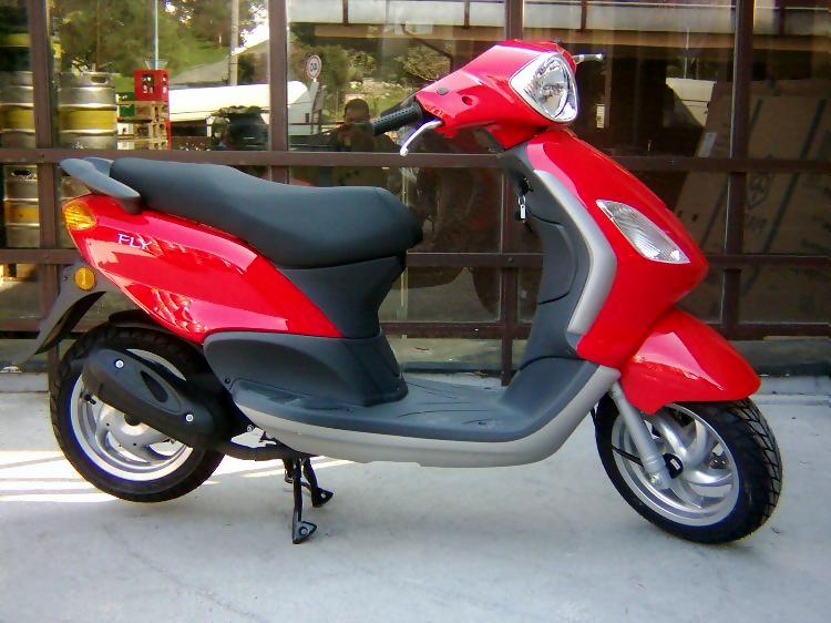 Modern Vespa : LX 150 or FLY 150
