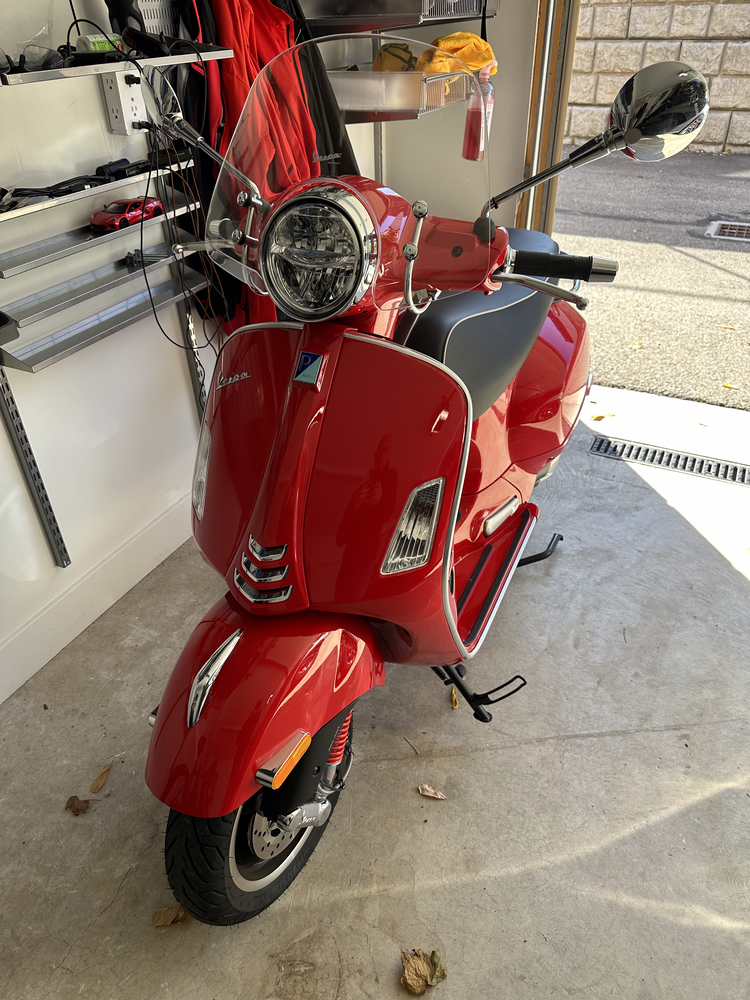 Modern Vespa : [PITTSBURGH] 2022 red GTS 300