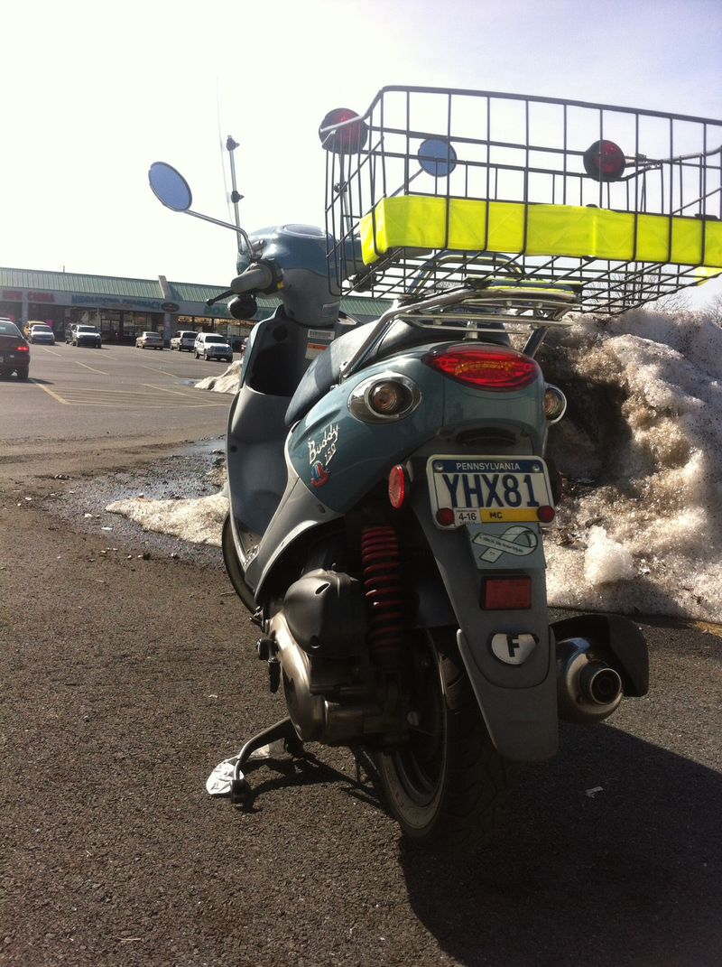 Modern Vespa : License plate frame