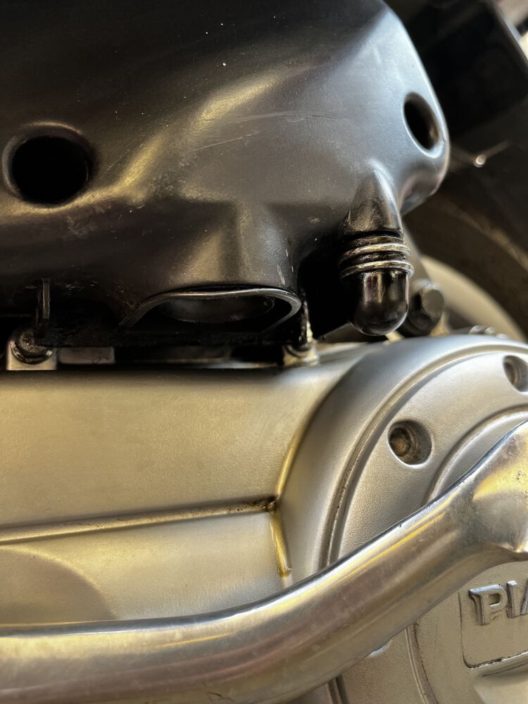 Modern Vespa : Leak oil Vespa 2010 Lx 50