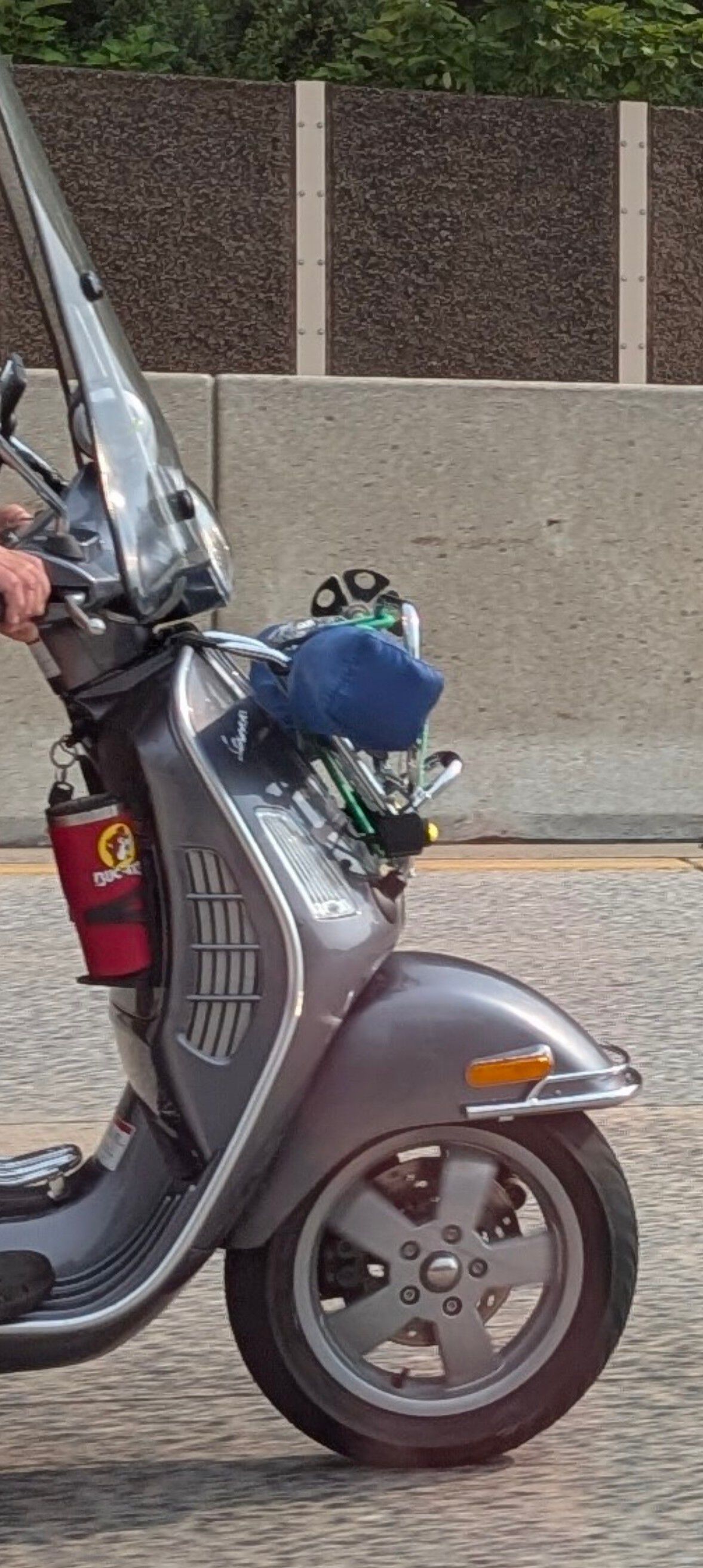 Modern Vespa : Adding auxiliary lights to 300 GTS