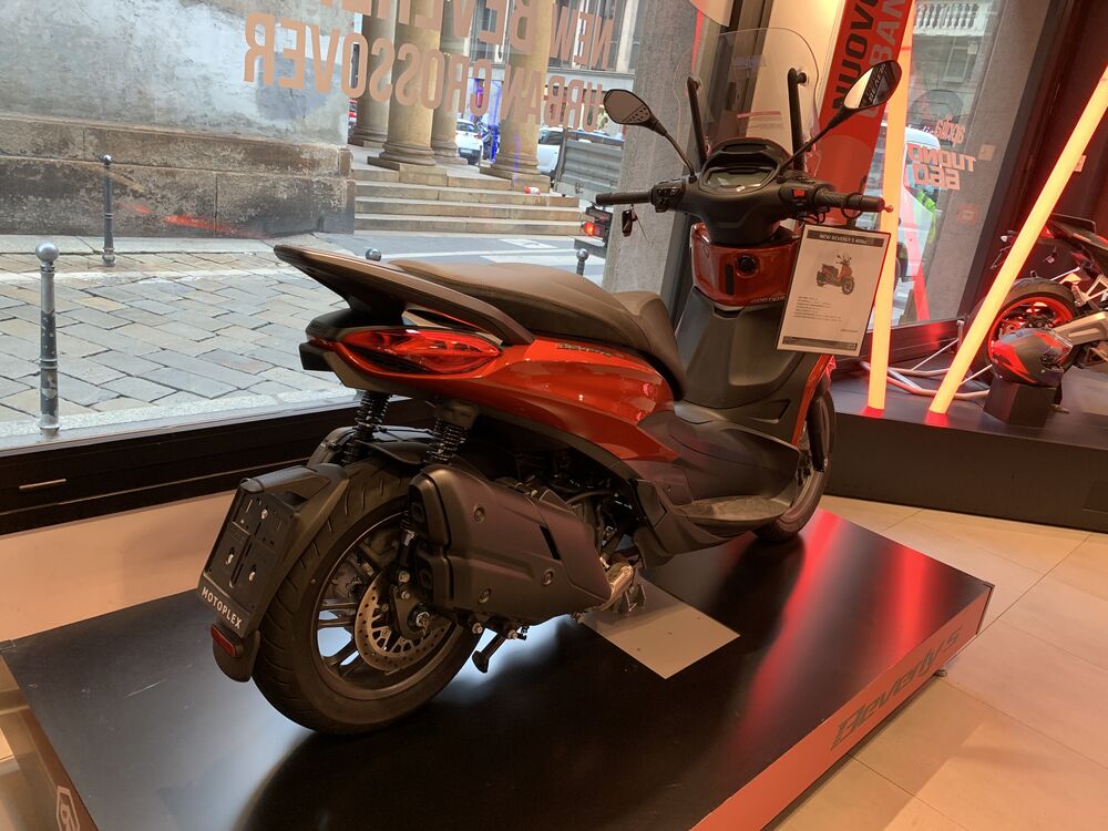 Modern Vespa : BV 400