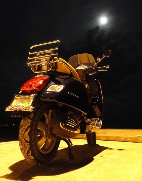 Modern Vespa : License Plate Holder