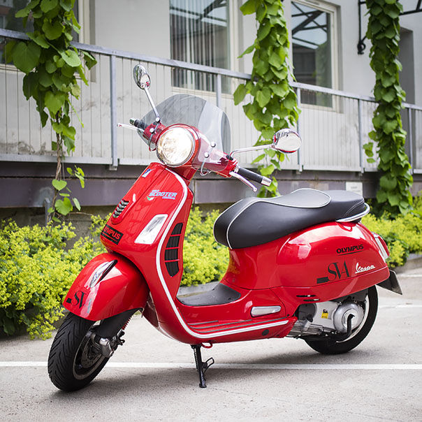 Modern Vespa : Riding from Copenhagen to Paris