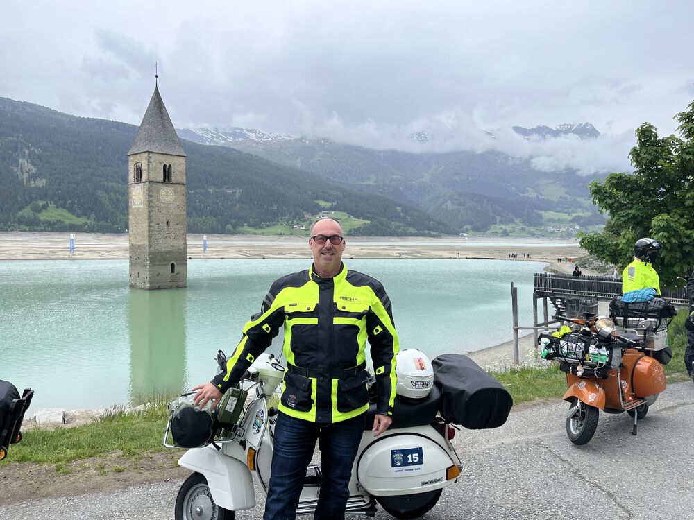 Modern Vespa : Preparing for a looong roadtrip....